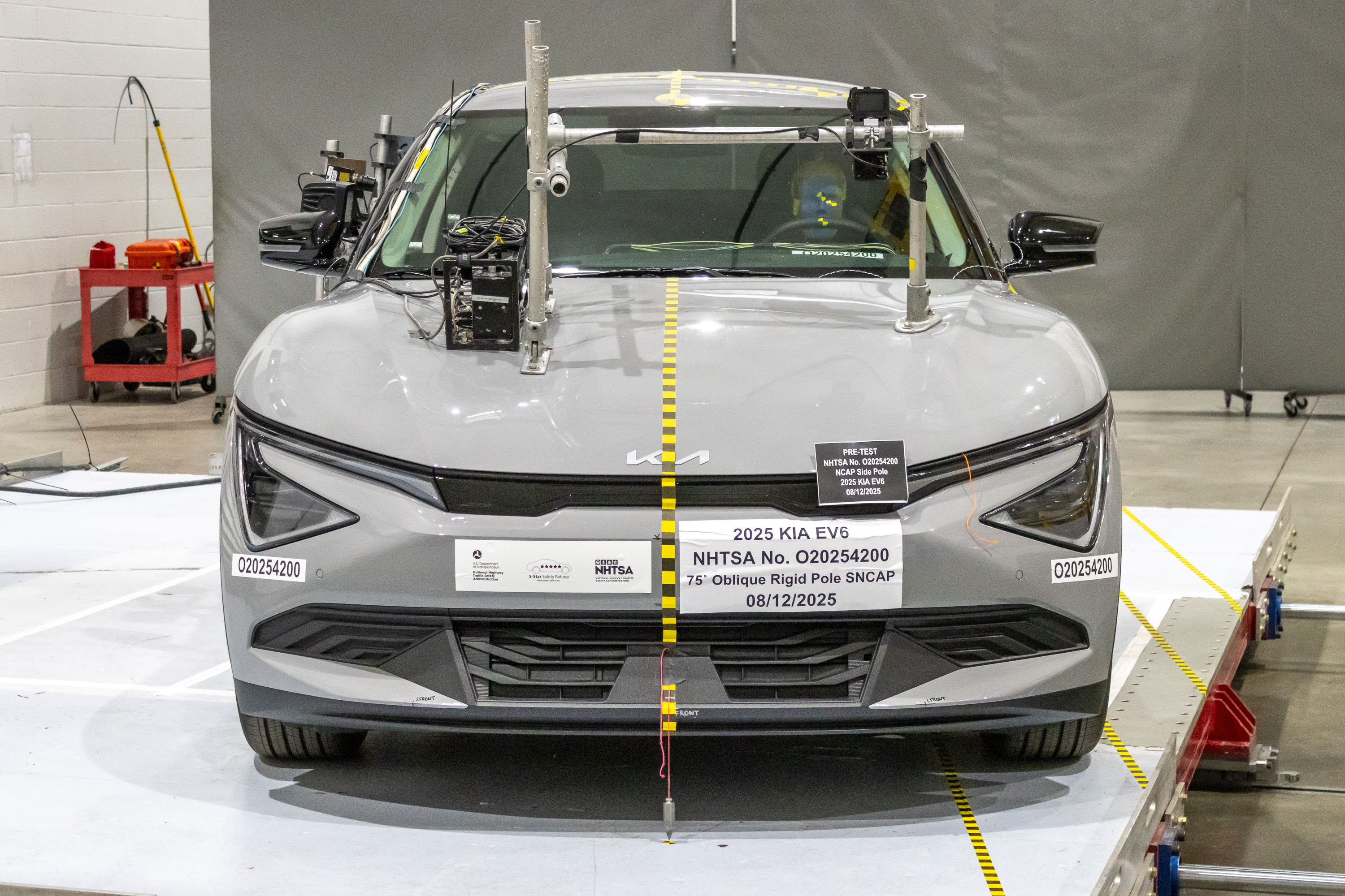 2025 KIA EV6 Crash Test 15478