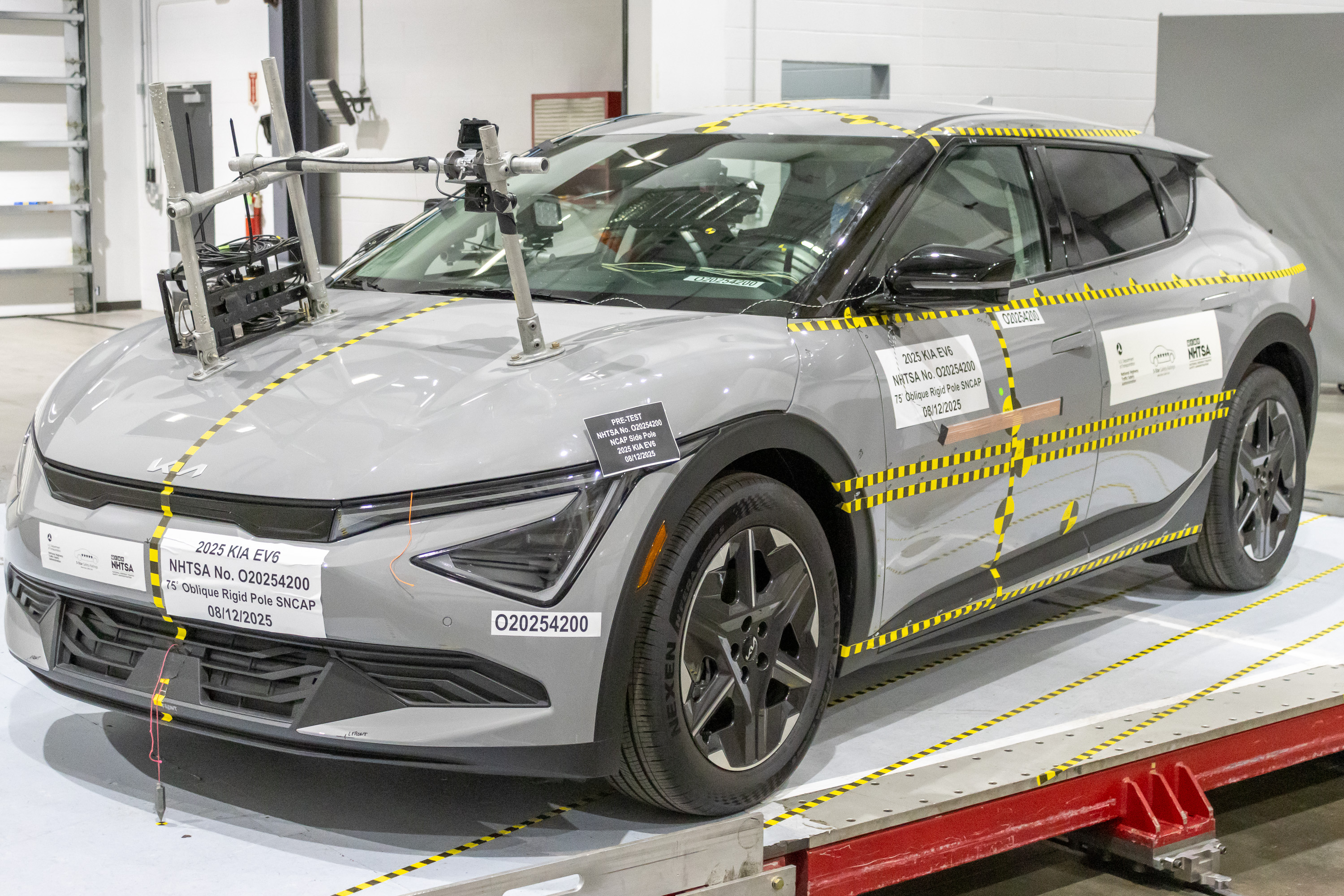 2025 KIA EV6 Crash Test 15478