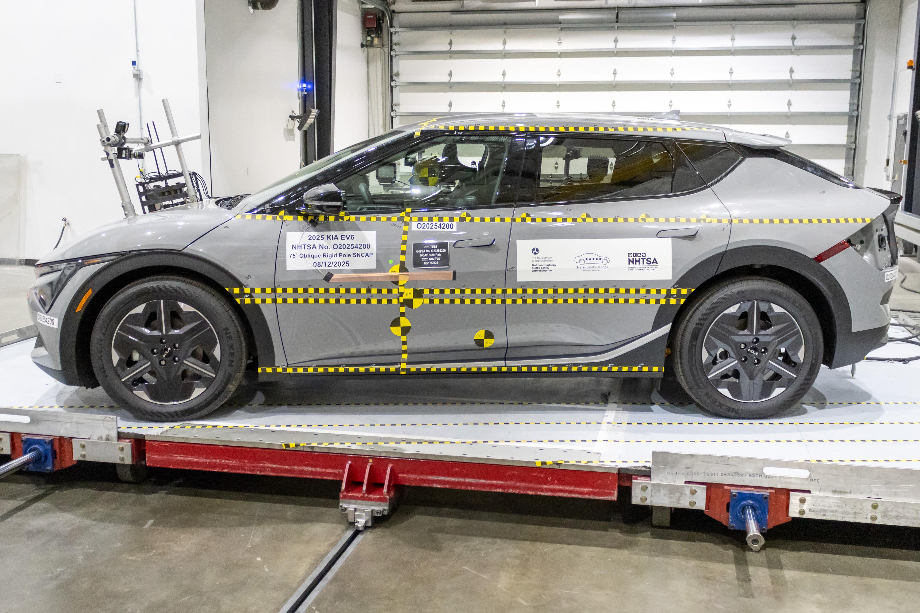 2025 KIA EV6 Crash Test 15478